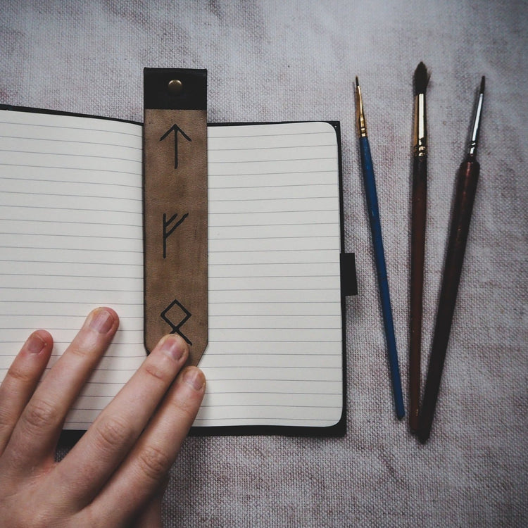 Personalised Leather Bookmarks – HÔRD